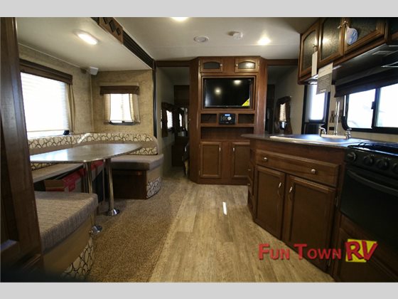 Coachmen Freedom Express Travel Trailer: When You Need To Have It All ...