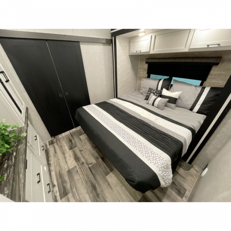 Crossroads Hampton Destination Trailer Review