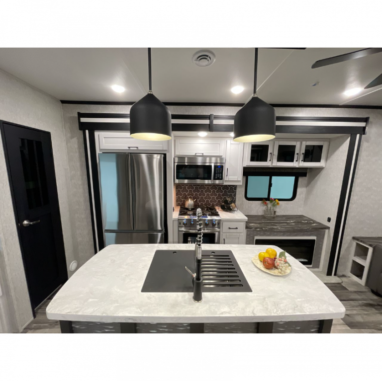 Crossroads Hampton Destination Trailer Review